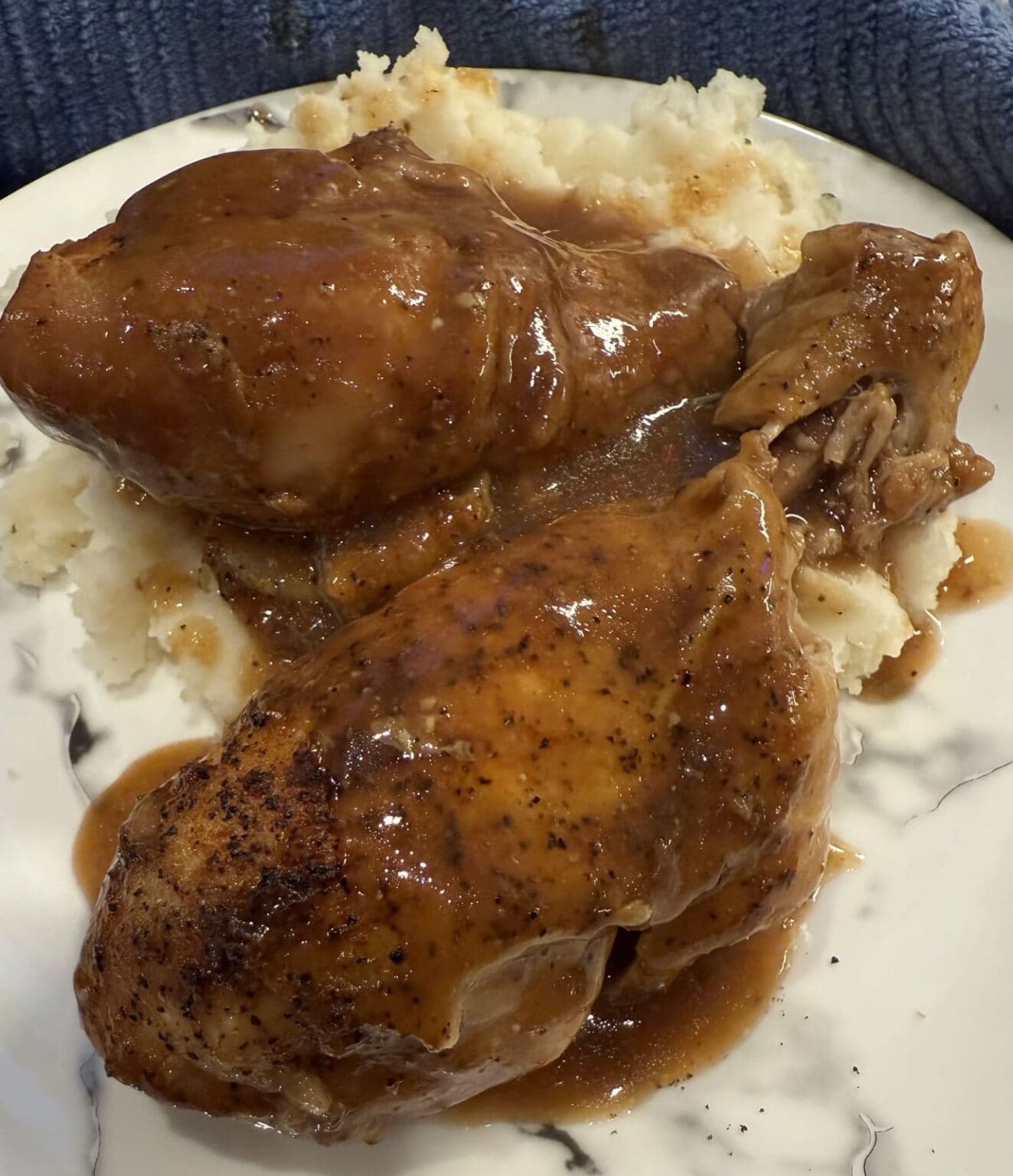 CROCKPOT SMOTHERED CHICKEN LEGS
